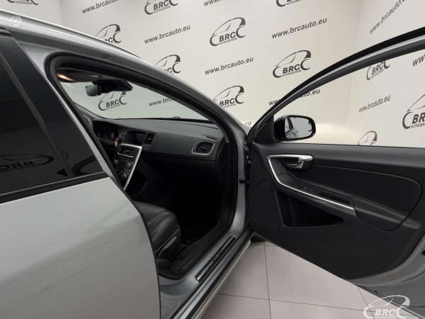 Pelēks Volvo V60 Cross Country 2016 Viļņa, ar dzinēja tilpumu 1.97 L un nobraukumu 235 tūkst. km par 9400 €, foto 9 vietnē AUTOMOTO.COM.LV
