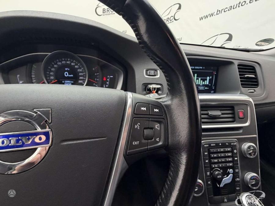 Серый Вольво V60 Cross Country 2016 в Вильнюс, объемом двигателя 1.97 л и пробегом 235 тыс. км за 9400 €, фото 30 на AUTOMOTO.COM.LV