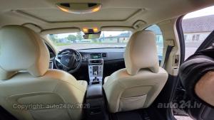 Pelēks Volvo V60 Cross Country 2016 Tallina, ar dzinēja tilpumu 2.00 L un nobraukumu 268 tūkst. km par 12500 €, foto 9 vietnē AUTOMOTO.COM.LV