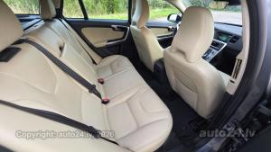 Pelēks Volvo V60 Cross Country 2016 Tallina, ar dzinēja tilpumu 2.00 L un nobraukumu 268 tūkst. km par 12500 €, foto 10 vietnē AUTOMOTO.COM.LV