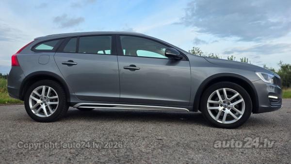 Volvo V60 Cross Country 2016 Tallina vietnē Pelēks Volvo V60 Cross Country 2016 Tallina, ar dzinēja tilpumu 2.00 L un nobraukumu 268 tūkst. km par 12500 €, foto 11 vietnē AUTOMOTO.COM.LV