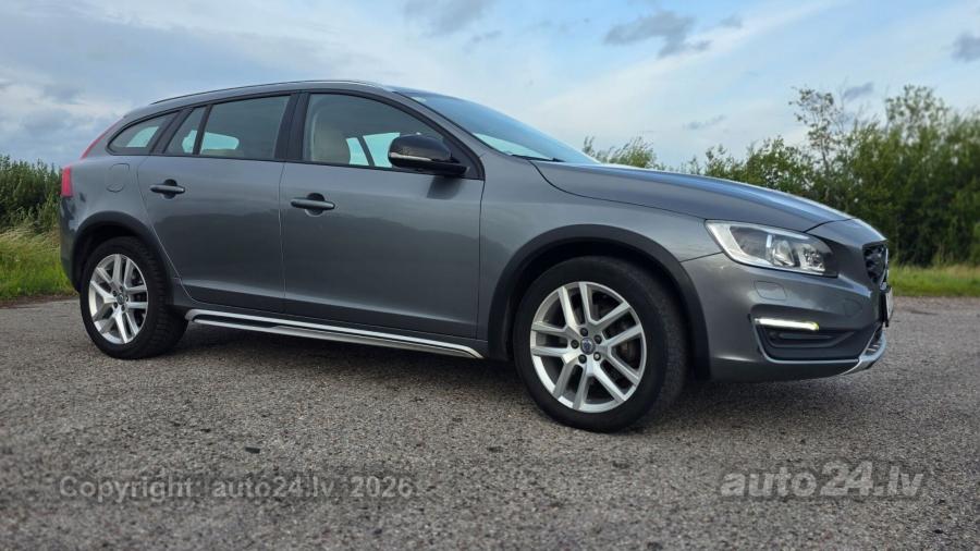 Pelēks Volvo V60 Cross Country 2016 Tallina, ar dzinēja tilpumu 2.00 L un nobraukumu 268 tūkst. km par 12500 €, foto 12 vietnē AUTOMOTO.COM.LV