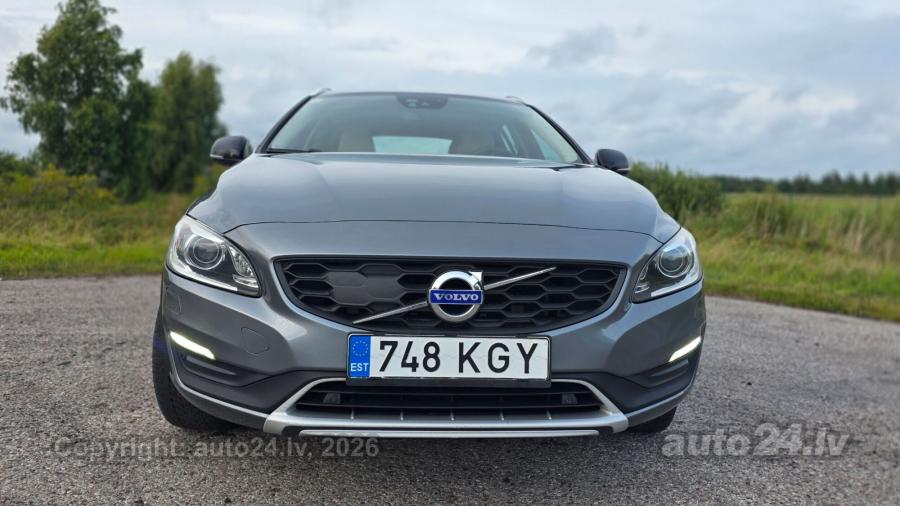 Pelēks Volvo V60 Cross Country 2016 Tallina, ar dzinēja tilpumu 2.00 L un nobraukumu 268 tūkst. km par 12500 €, foto 13 vietnē AUTOMOTO.COM.LV