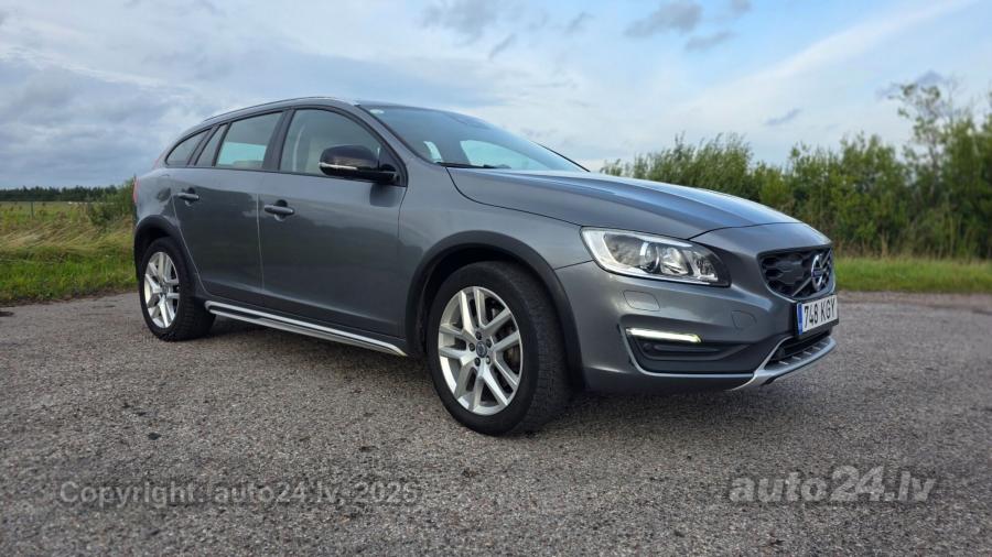 Pelēks Volvo V60 Cross Country 2016 Tallina, ar dzinēja tilpumu 2.00 L un nobraukumu 268 tūkst. km par 12500 €, foto 14 vietnē AUTOMOTO.COM.LV