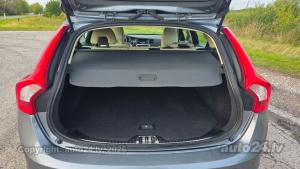Pelēks Volvo V60 Cross Country 2016 Tallina, ar dzinēja tilpumu 2.00 L un nobraukumu 268 tūkst. km par 12500 €, foto 18 vietnē AUTOMOTO.COM.LV