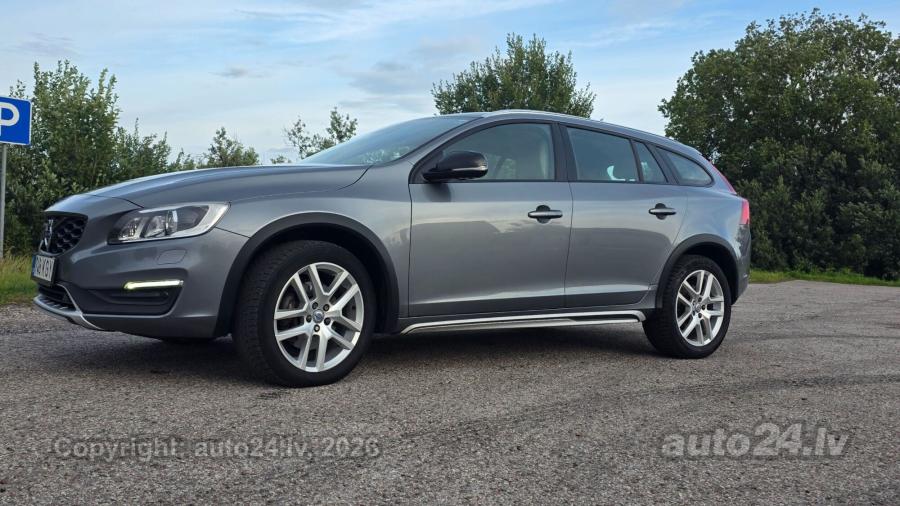 Pelēks Volvo V60 Cross Country 2016 Tallina, ar dzinēja tilpumu 2.00 L un nobraukumu 268 tūkst. km par 12500 €, foto 20 vietnē AUTOMOTO.COM.LV