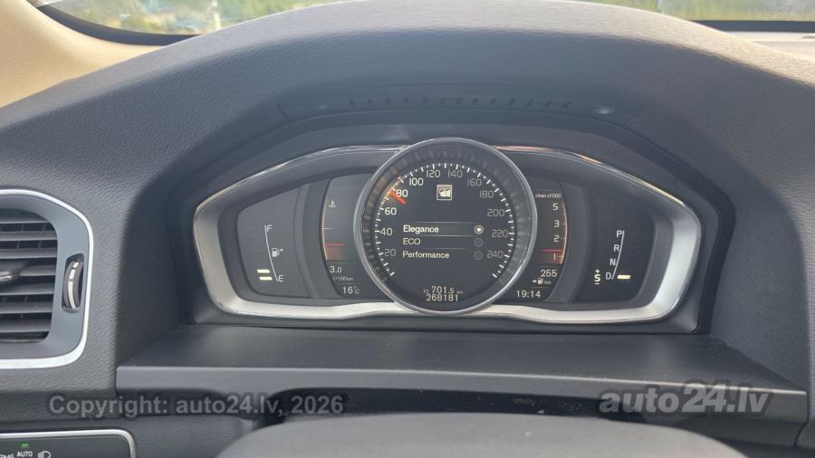 Pelēks Volvo V60 Cross Country 2016 Tallina, ar dzinēja tilpumu 2.00 L un nobraukumu 268 tūkst. km par 12500 €, foto 23 vietnē AUTOMOTO.COM.LV