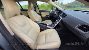 Pelēks Volvo V60 Cross Country 2016 Tallina, ar dzinēja tilpumu 2.00 L un nobraukumu 268 tūkst. km par 12500 €, foto 25 vietnē AUTOMOTO.COM.LV