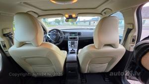 Pelēks Volvo V60 Cross Country 2016 Tallina, ar dzinēja tilpumu 2.00 L un nobraukumu 268 tūkst. km par 12500 €, foto 26 vietnē AUTOMOTO.COM.LV
