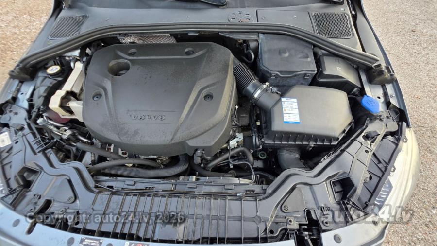 Pelēks Volvo V60 Cross Country 2016 Tallina, ar dzinēja tilpumu 2.00 L un nobraukumu 268 tūkst. km par 12500 €, foto 31 vietnē AUTOMOTO.COM.LV