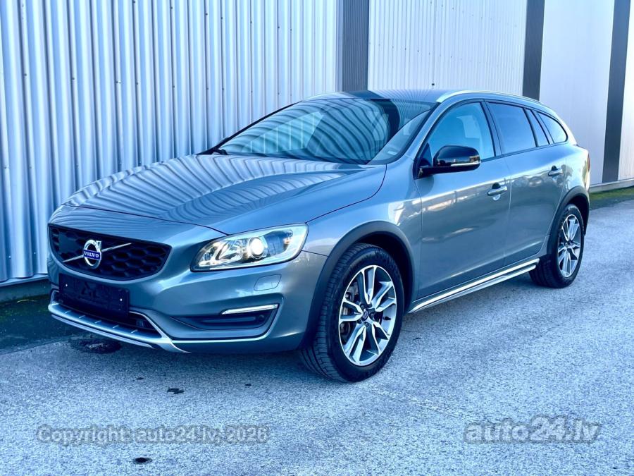 Grey Volvo V60 Cross Country 2016 in Tallinn, with an engine capacity of 2.00 L and mileage of 196 thousand km for 12500 €, photo 1 on AUTOMOTO.COM.LV