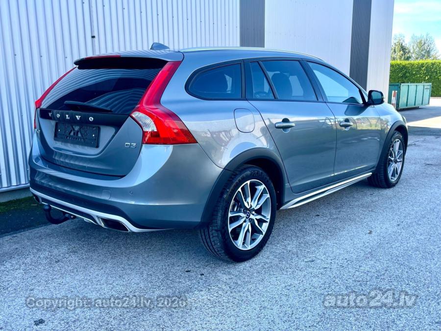 Grey Volvo V60 Cross Country 2016 in Tallinn, with an engine capacity of 2.00 L and mileage of 196 thousand km for 12500 €, photo 3 on AUTOMOTO.COM.LV