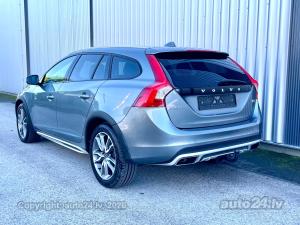 Grey Volvo V60 Cross Country 2016 in Tallinn, with an engine capacity of 2.00 L and mileage of 196 thousand km for 12500 €, photo 5 on AUTOMOTO.COM.LV