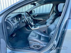 Grey Volvo V60 Cross Country 2016 in Tallinn, with an engine capacity of 2.00 L and mileage of 196 thousand km for 12500 €, photo 13 on AUTOMOTO.COM.LV