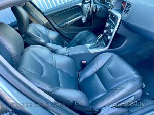 Grey Volvo V60 Cross Country 2016 in Tallinn, with an engine capacity of 2.00 L and mileage of 196 thousand km for 12500 €, photo 15 on AUTOMOTO.COM.LV