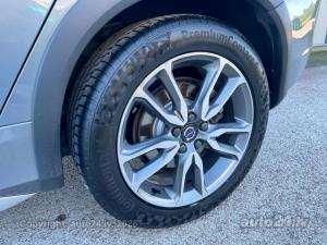 Grey Volvo V60 Cross Country 2016 in Tallinn, with an engine capacity of 2.00 L and mileage of 196 thousand km for 12500 €, photo 16 on AUTOMOTO.COM.LV