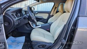 Grey Volvo V60 Cross Country 2016 in Tallinn, with an engine capacity of 2.00 L and mileage of 205 thousand km for 11499 €, photo 11 on AUTOMOTO.COM.LV
