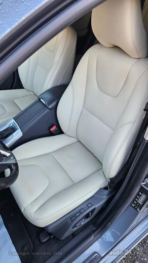 Grey Volvo V60 Cross Country 2016 in Tallinn, with an engine capacity of 2.00 L and mileage of 205 thousand km for 11499 €, photo 12 on AUTOMOTO.COM.LV