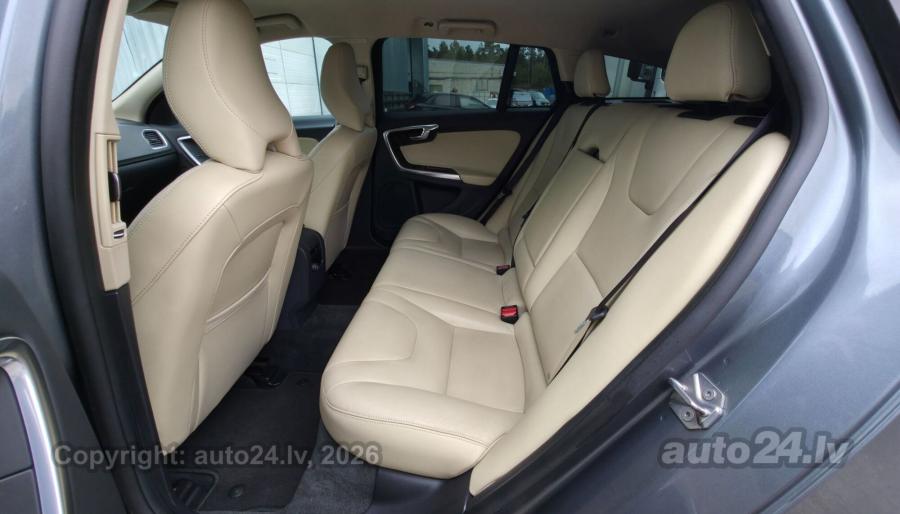 Grey Volvo V60 Cross Country 2016 in Tallinn, with an engine capacity of 2.00 L and mileage of 205 thousand km for 11499 €, photo 14 on AUTOMOTO.COM.LV