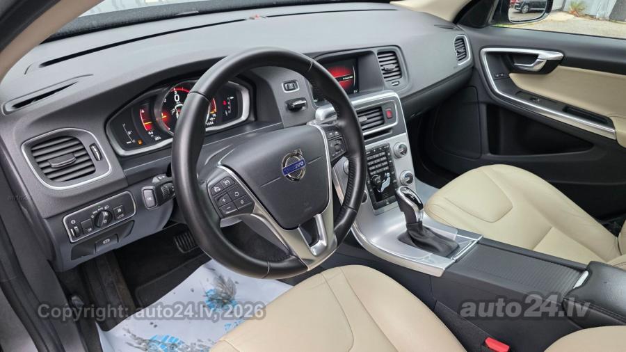 Grey Volvo V60 Cross Country 2016 in Tallinn, with an engine capacity of 2.00 L and mileage of 205 thousand km for 11499 €, photo 17 on AUTOMOTO.COM.LV