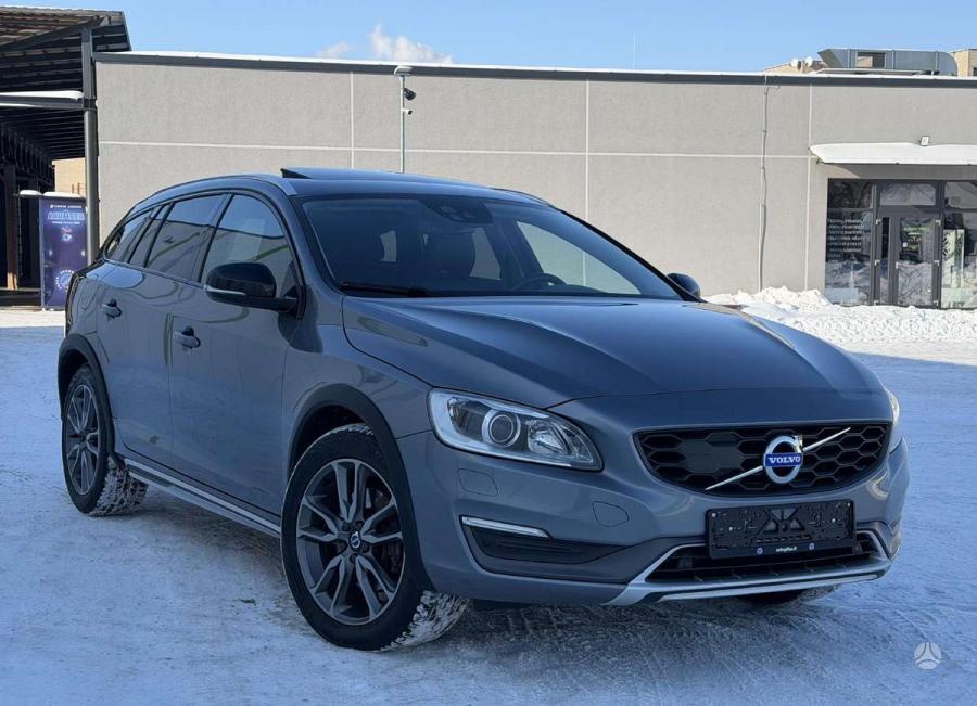 Pelēks Volvo V60 Cross Country 2017 Raseiniai, ar dzinēja tilpumu 2.00 L un nobraukumu 261 tūkst. km par 9999 €, foto 1 vietnē AUTOMOTO.COM.LV
