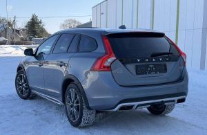 Pelēks Volvo V60 Cross Country 2017 Raseiniai, ar dzinēja tilpumu 2.00 L un nobraukumu 261 tūkst. km par 9999 €, foto 4 vietnē AUTOMOTO.COM.LV