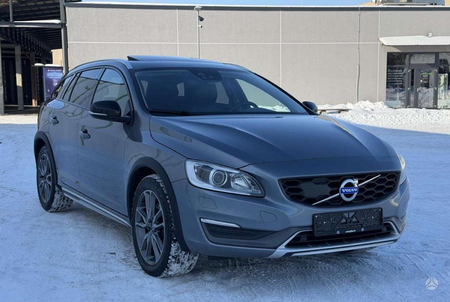 Pelēks Volvo V60 Cross Country 2017 Raseiniai, ar dzinēja tilpumu 2.00 L un nobraukumu 261 tūkst. km par 9999 €, foto 8 vietnē AUTOMOTO.COM.LV