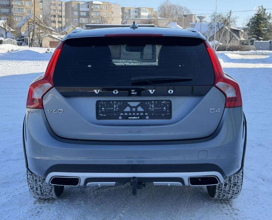Pelēks Volvo V60 Cross Country 2017 Raseiniai, ar dzinēja tilpumu 2.00 L un nobraukumu 261 tūkst. km par 9999 €, foto 9 vietnē AUTOMOTO.COM.LV