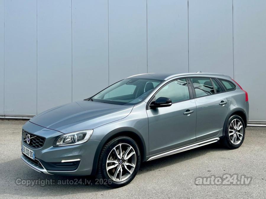 Pelēks Volvo V60 Cross Country 2017 Tallina, ar dzinēja tilpumu 2.40 L un nobraukumu 0 tūkst. km par 13999 €, foto 1 vietnē AUTOMOTO.COM.LV