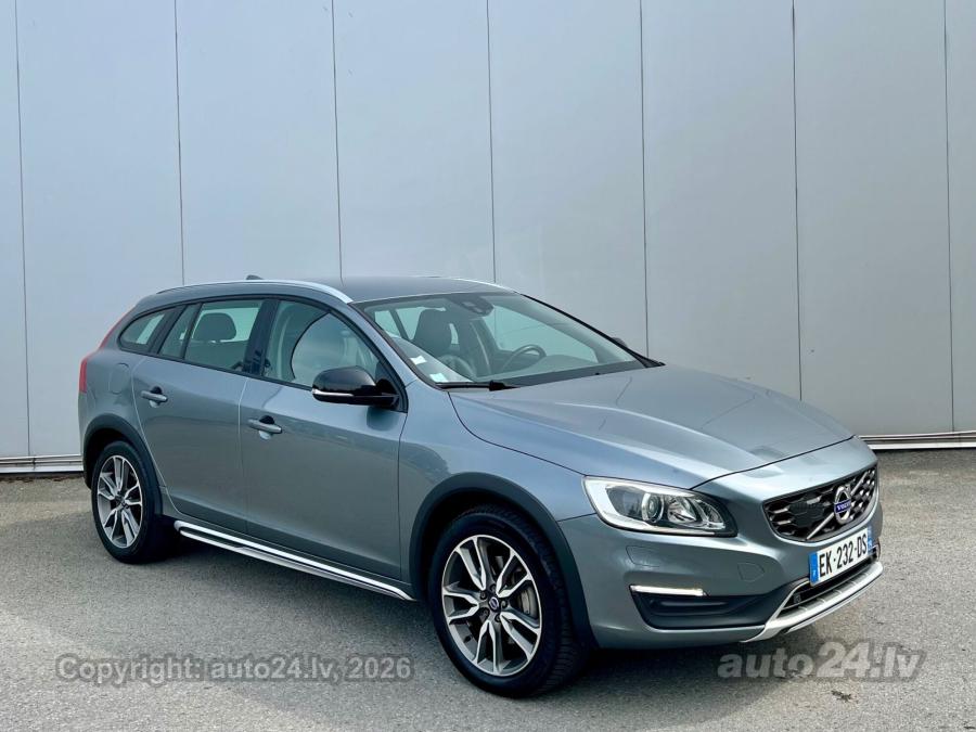 Pelēks Volvo V60 Cross Country 2017 Tallina, ar dzinēja tilpumu 2.40 L un nobraukumu 0 tūkst. km par 13999 €, foto 5 vietnē AUTOMOTO.COM.LV