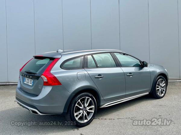 Grey Volvo V60 Cross Country 2017 in Tallinn, with an engine capacity of 2.40 L and mileage of 0 thousand km for 13999 €, photo 6 on AUTOMOTO.COM.LV