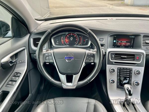 Grey Volvo V60 Cross Country 2017 in Tallinn, with an engine capacity of 2.40 L and mileage of 0 thousand km for 13999 €, photo 8 on AUTOMOTO.COM.LV