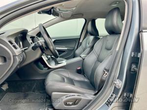 Pelēks Volvo V60 Cross Country 2017 Tallina, ar dzinēja tilpumu 2.40 L un nobraukumu 0 tūkst. km par 13999 €, foto 10 vietnē AUTOMOTO.COM.LV