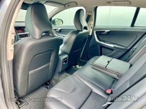 Pelēks Volvo V60 Cross Country 2017 Tallina, ar dzinēja tilpumu 2.40 L un nobraukumu 0 tūkst. km par 13999 €, foto 12 vietnē AUTOMOTO.COM.LV