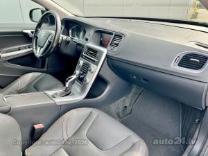 Pelēks Volvo V60 Cross Country 2017 Tallina, ar dzinēja tilpumu 2.40 L un nobraukumu 0 tūkst. km par 13999 €, foto 14 vietnē AUTOMOTO.COM.LV
