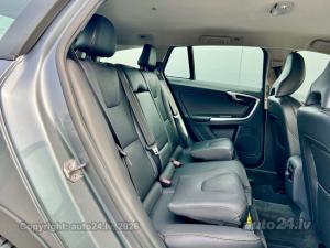 Pelēks Volvo V60 Cross Country 2017 Tallina, ar dzinēja tilpumu 2.40 L un nobraukumu 0 tūkst. km par 13999 €, foto 17 vietnē AUTOMOTO.COM.LV