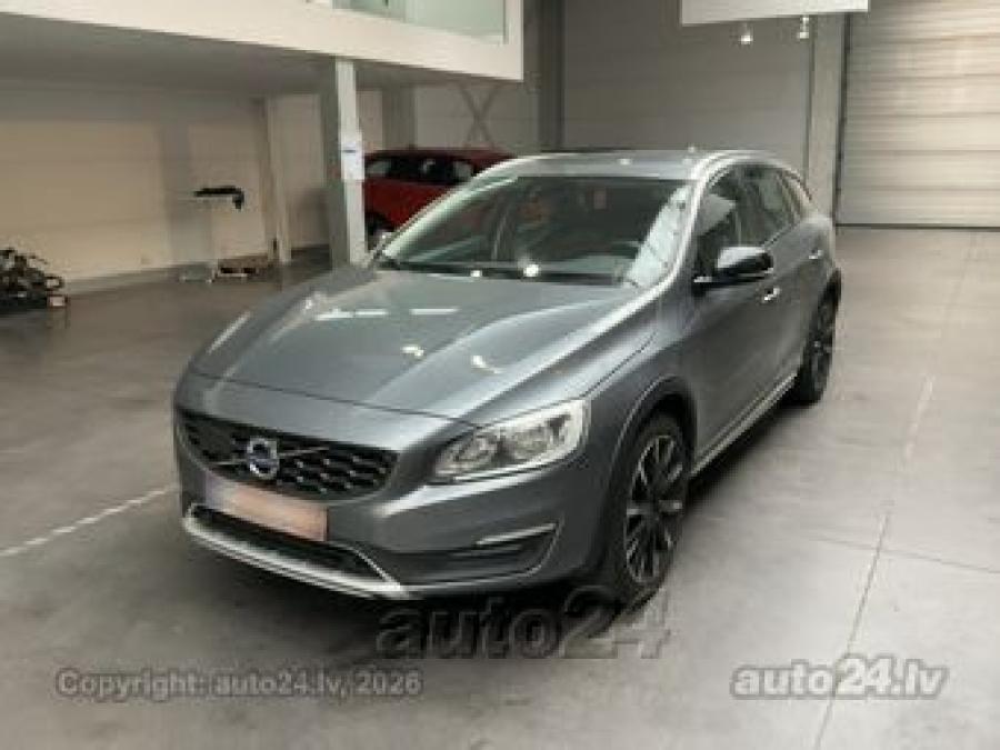 Pelēks Volvo V60 Cross Country 2017 Tallina, ar dzinēja tilpumu 2.00 L un nobraukumu 216 tūkst. km par 10650 €, foto 1 vietnē AUTOMOTO.COM.LV