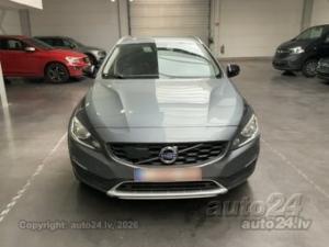 Pelēks Volvo V60 Cross Country 2017 Tallina, ar dzinēja tilpumu 2.00 L un nobraukumu 216 tūkst. km par 10650 €, foto 6 vietnē AUTOMOTO.COM.LV