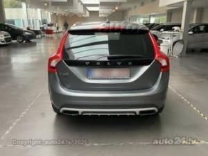 Pelēks Volvo V60 Cross Country 2017 Tallina, ar dzinēja tilpumu 2.00 L un nobraukumu 216 tūkst. km par 10650 €, foto 7 vietnē AUTOMOTO.COM.LV