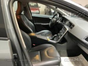 Pelēks Volvo V60 Cross Country 2017 Tallina, ar dzinēja tilpumu 2.00 L un nobraukumu 216 tūkst. km par 10650 €, foto 8 vietnē AUTOMOTO.COM.LV
