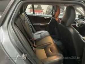 Pelēks Volvo V60 Cross Country 2017 Tallina, ar dzinēja tilpumu 2.00 L un nobraukumu 216 tūkst. km par 10650 €, foto 10 vietnē AUTOMOTO.COM.LV