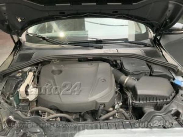 Pelēks Volvo V60 Cross Country 2017 Tallina, ar dzinēja tilpumu 2.00 L un nobraukumu 216 tūkst. km par 10650 €, foto 10 vietnē AUTOMOTO.COM.LV