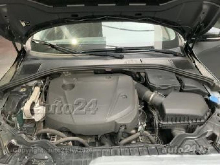 Pelēks Volvo V60 Cross Country 2017 Tallina, ar dzinēja tilpumu 2.00 L un nobraukumu 216 tūkst. km par 10650 €, foto 11 vietnē AUTOMOTO.COM.LV