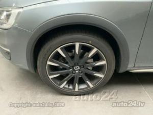 Pelēks Volvo V60 Cross Country 2017 Tallina, ar dzinēja tilpumu 2.00 L un nobraukumu 216 tūkst. km par 10650 €, foto 15 vietnē AUTOMOTO.COM.LV