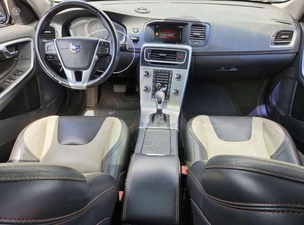 Pelēks Volvo V60 Cross Country 2017 Šauļi, ar dzinēja tilpumu 2.00 L un nobraukumu 264 tūkst. km par 5500 €, foto 8 vietnē AUTOMOTO.COM.LV