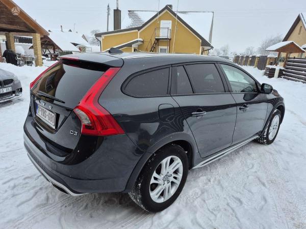 Grey Volvo V60 Cross Country 2018 in Vilnius, with an engine capacity of 2.00 L and mileage of 159 thousand km for 6600 €, photo 6 on AUTOMOTO.COM.LV