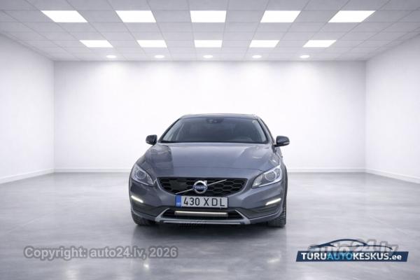 Pelēks Volvo V60 Cross Country 2018 Tartu, ar dzinēja tilpumu 2.40 L un nobraukumu 320 tūkst. km par 9390 €, foto 2 vietnē AUTOMOTO.COM.LV