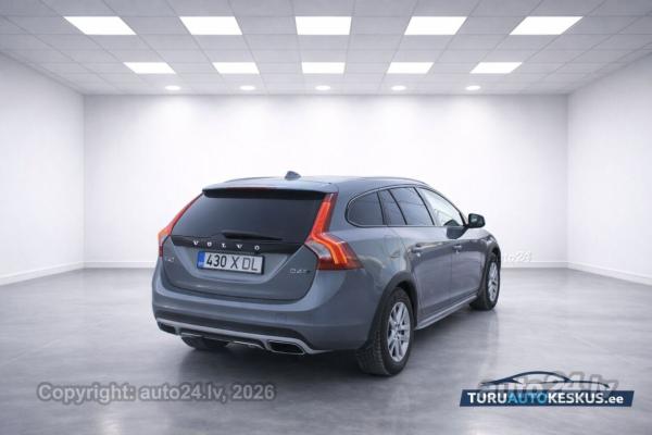 Pelēks Volvo V60 Cross Country 2018 Tartu, ar dzinēja tilpumu 2.40 L un nobraukumu 320 tūkst. km par 9390 €, foto 6 vietnē AUTOMOTO.COM.LV