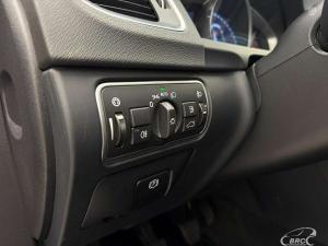 Grey Volvo V60 Cross Country 2018 in Vilnius, with an engine capacity of 1.97 L and mileage of 223 thousand km for 9900 €, photo 10 on AUTOMOTO.COM.LV