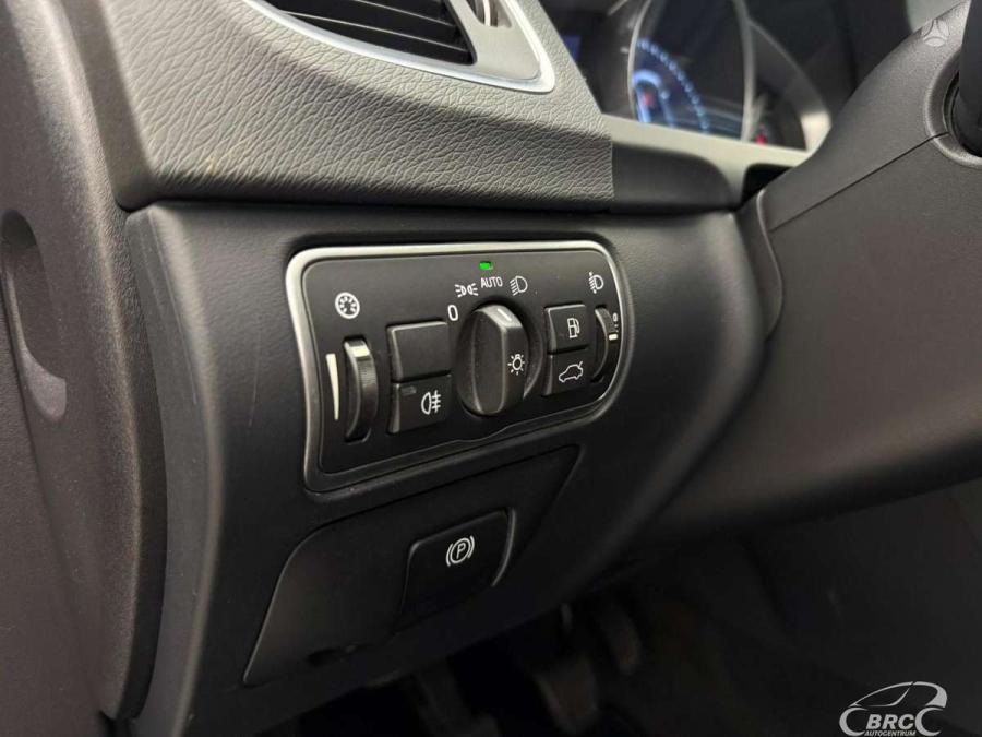 Grey Volvo V60 Cross Country 2018 in Vilnius, with an engine capacity of 1.97 L and mileage of 223 thousand km for 9900 €, photo 10 on AUTOMOTO.COM.LV